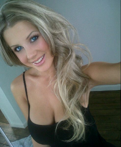 Hot Wife Selfshot Picture With A Lovely Blonde Akis27