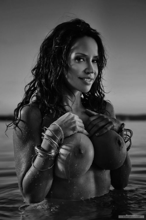 Hot Photo With A Stunning Brunette Boobs Maverick99