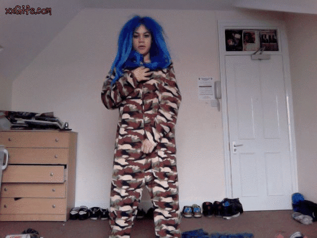 Blue Color Haired Babe Removing Her Dress And Xxs