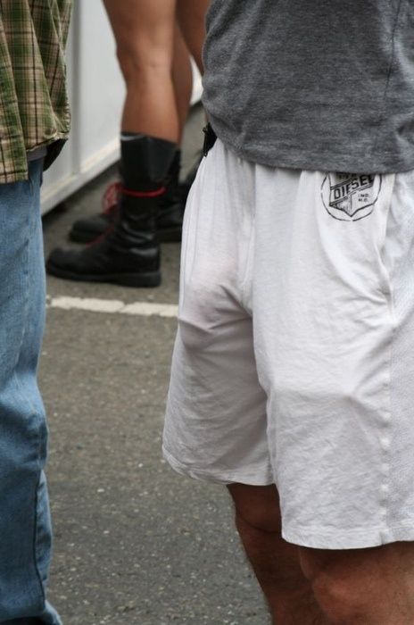 A Little Thin To Be Going Commando Gayestporn