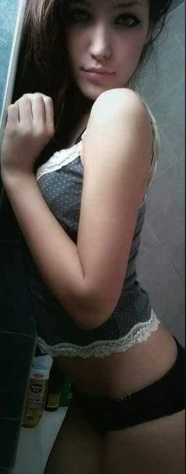 Beautiful Teen In This Awesome Wife Selfshot Pic Akis27
