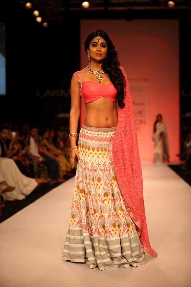 Shriya Saran Showcasing Her Toned Figure Senorita25 