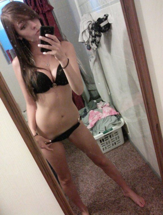 Superb Brunette In Incredible Novice Selfshot Bourpif