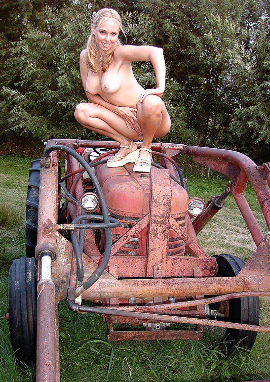 Tractor Grllvsbigcocks