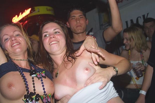 Flashing Boobs Rouckmout