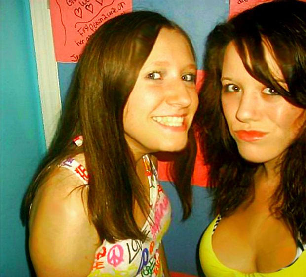 Slut Gwen And Kacy Nice Cleavage Eurosky