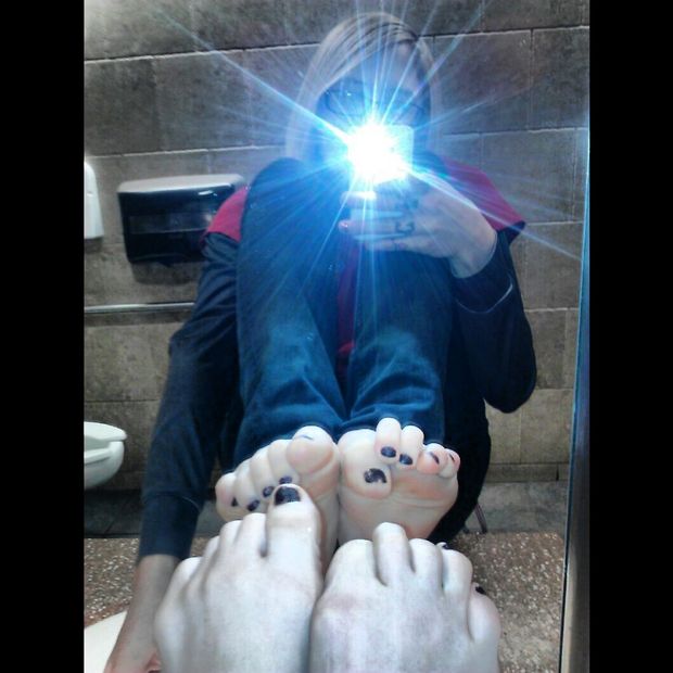 Mirror Feet Abeblinkin