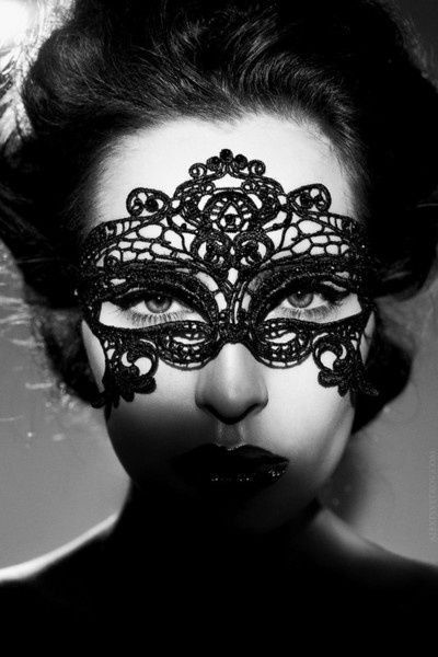 Black Lace Mask Nqs