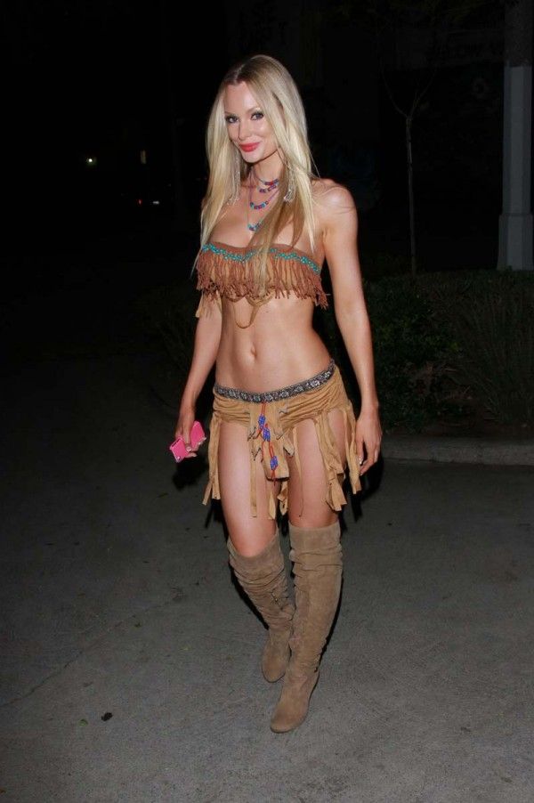 Sophie Turner Sexy Pocahontas Costume Sophie Docblue