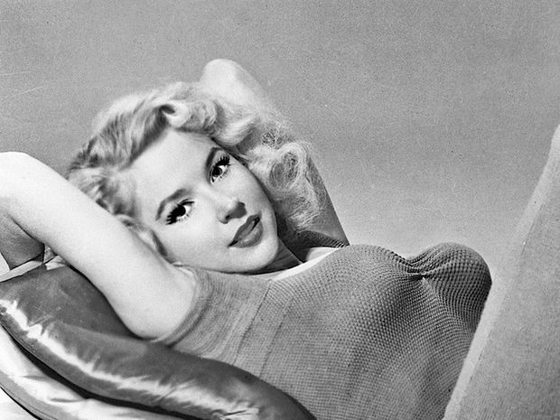Betty Brosmer Healthy Pin Up Girl Shy Coldrain