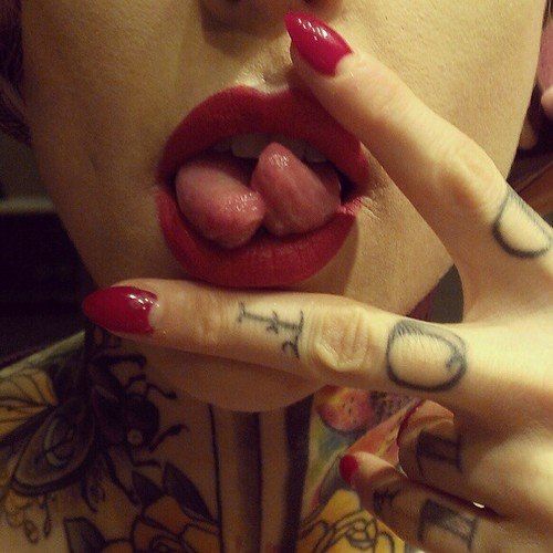 Split Tongue Theconsonant