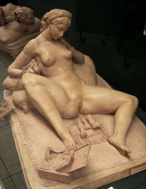 Statue Heed