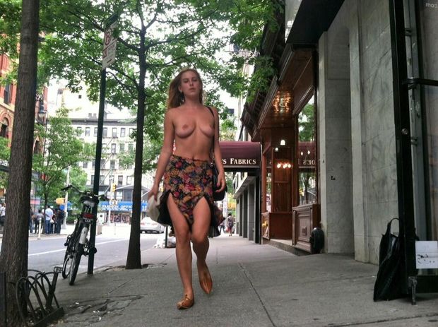 Scout Willis Walking Around New York About Topless Sunitha7777