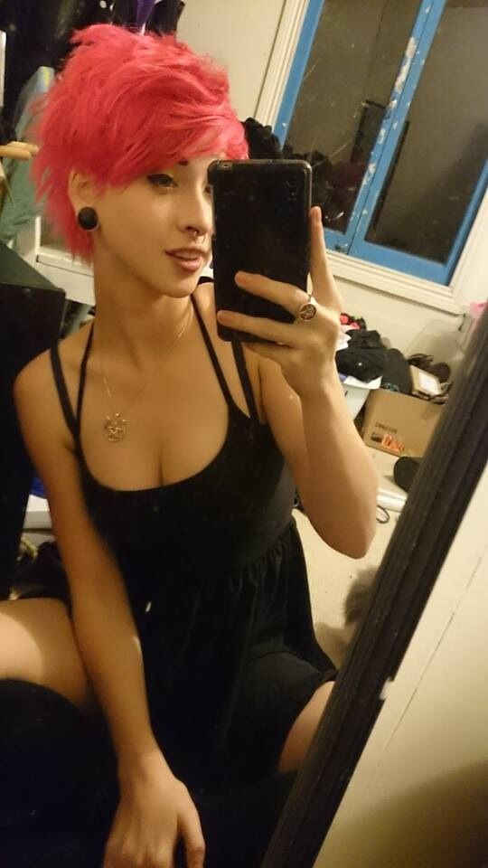 Hot Goth Selfie Ridickulous