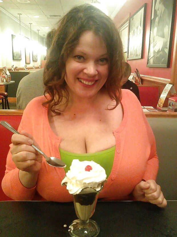 Bustytits Big Tits Pin 20460415