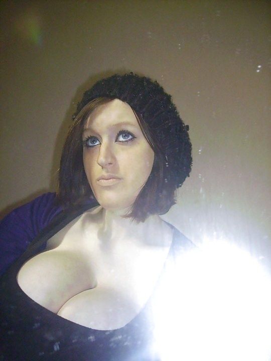 Bustytits Big Tits Pin 20665301