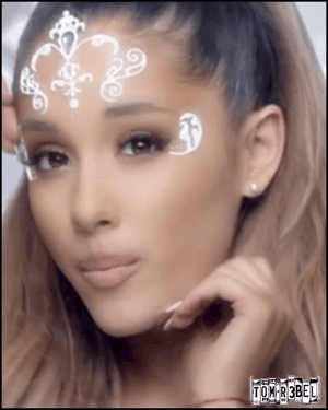 S Ariana Grande