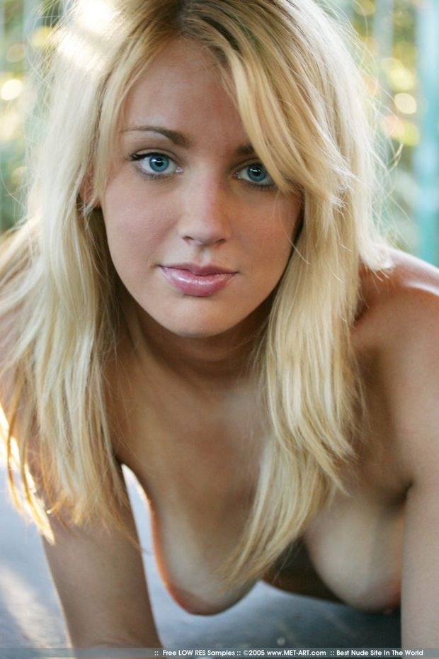 Sindara Blondes Pin 25666242