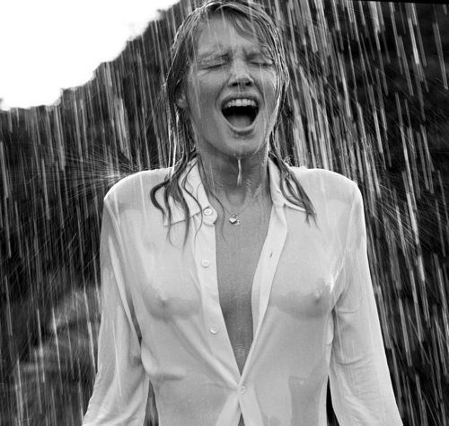 Braless In The Rain Switchbladengc
