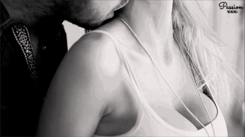 Neck Kiss Rrhood