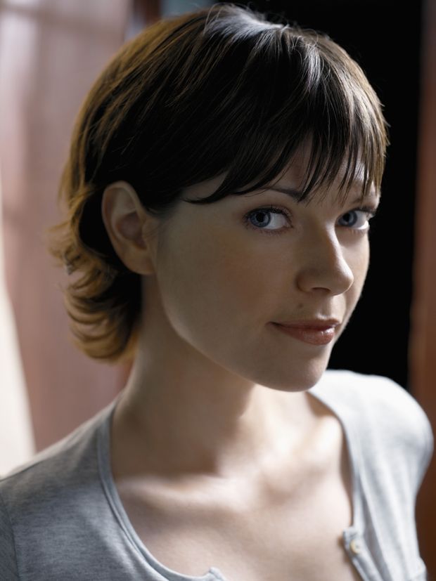 Nicole De Boer Switchbladengc