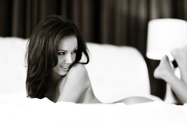 Katelynn Ansari Lying Down Seductively Fawsonature