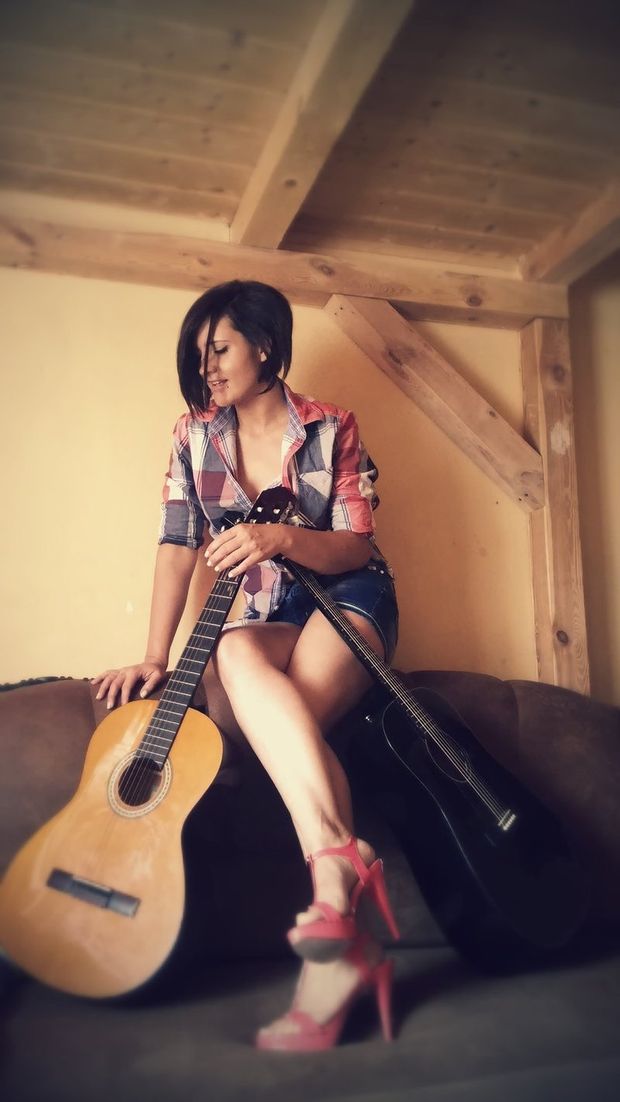 Sexy Brunette Posing With Her Guitars Kar0