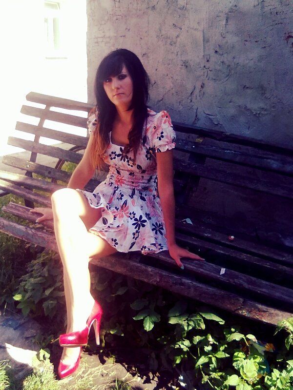 Dark Hair Babe In Cute Mini Dress Outdoors Kar0