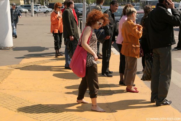 Barefoot Pedestrian Bemin