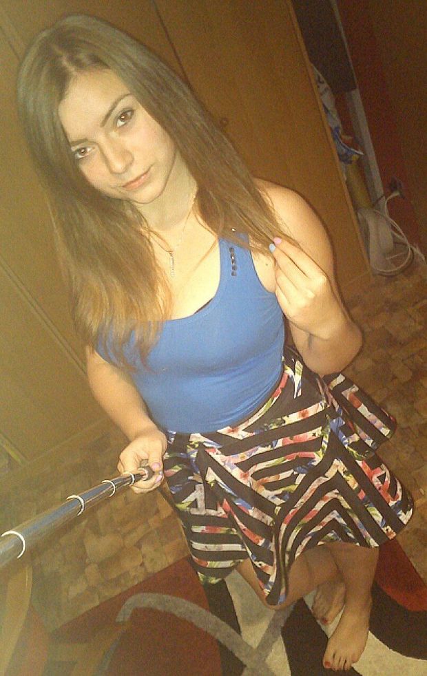 Another Selfie Stick Addicted Chick Kar0