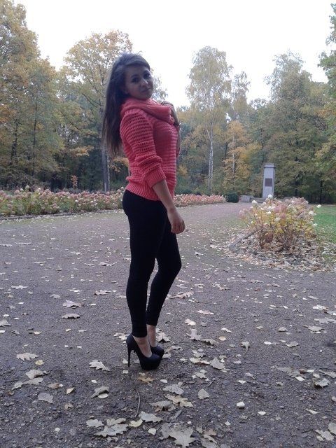 Brunette In Black Yoga Pants And High Platform Kar0