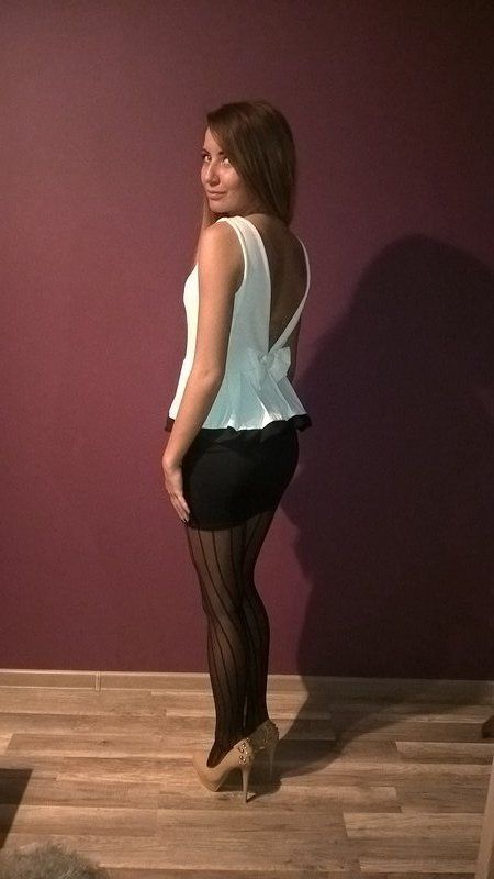 Nice Back Cleveage Kar0
