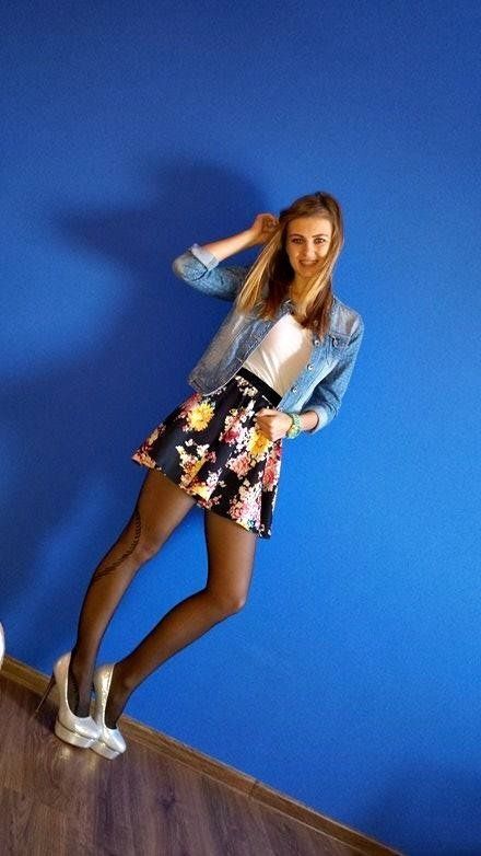 Nice Leggy Blonde In Loose Mini Skirt And Sparky Kar0