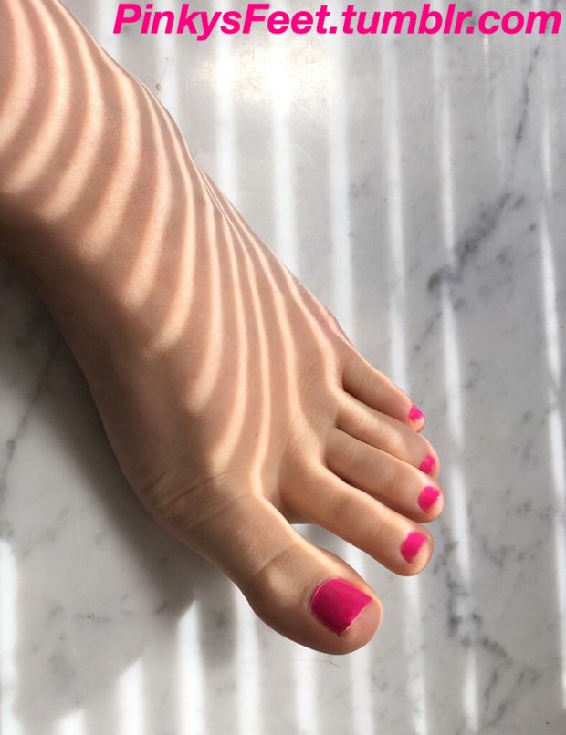 Vene Feet And Foot Pin 44875379