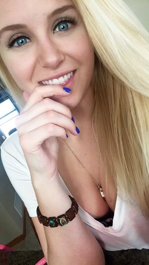 Nice Cleavage Pics