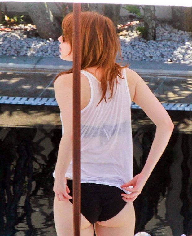 Emma Stone Showing Ass Sweethappybear