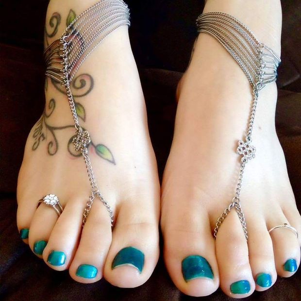 Aablabla Feet Pin 46755635