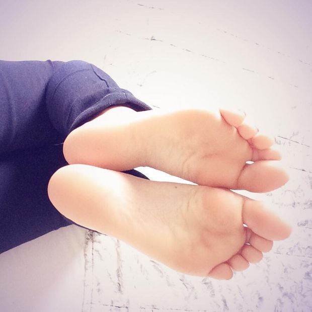 Vene Feet And Foot Pin 47921175