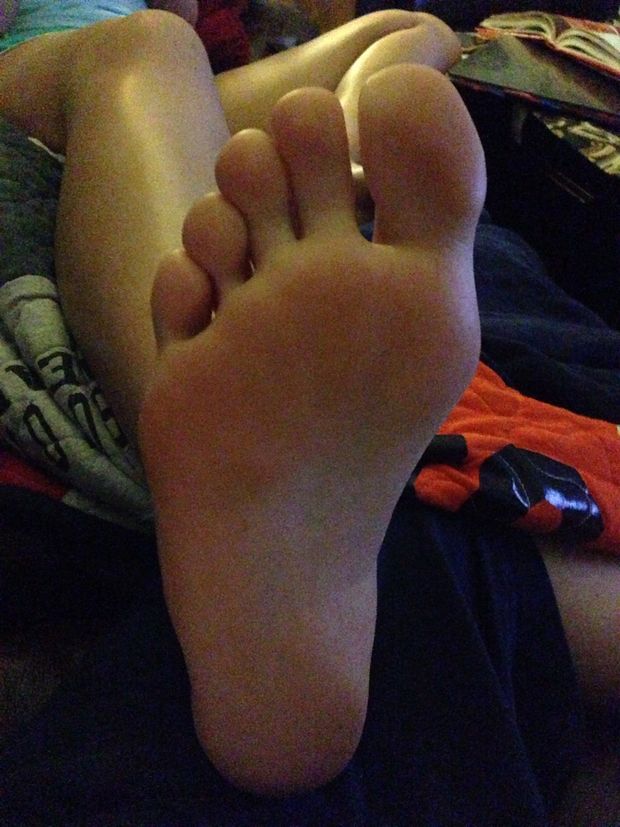 Vene Feet And Foot Pin 51837532