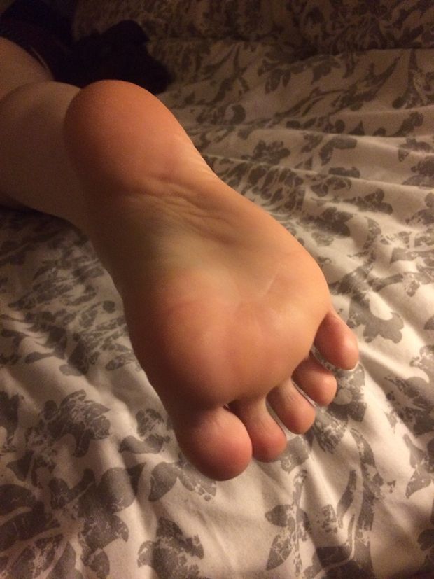 Aablabla Feet Pin 53544992