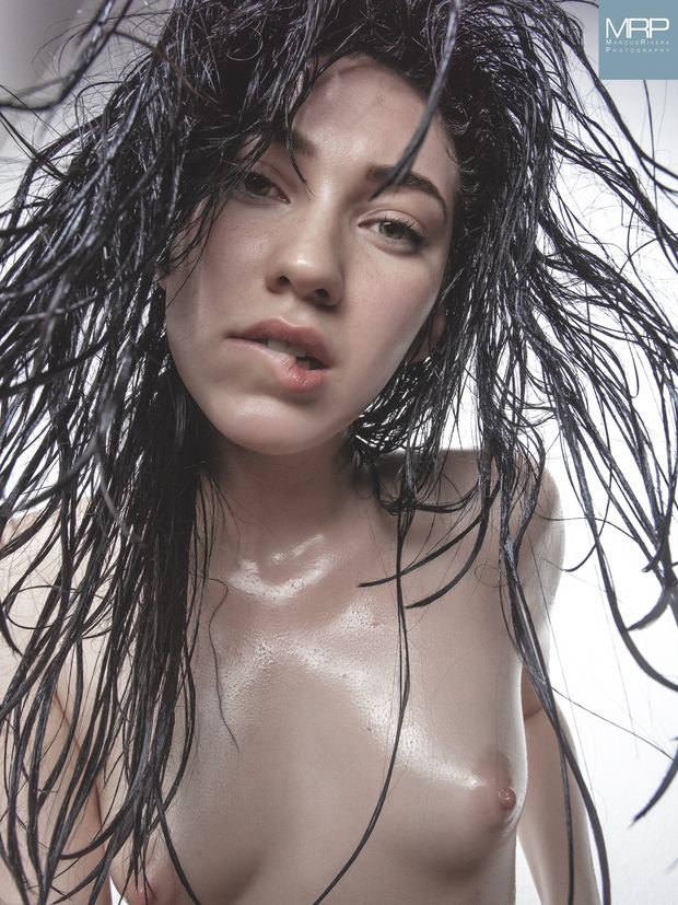 Oiled Lip Bite Sataro