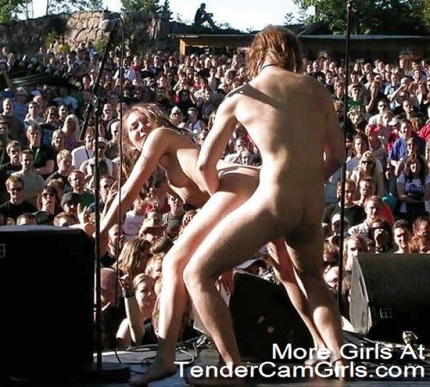 Couple Has Sex On Stage For Thousands Smoothmoves