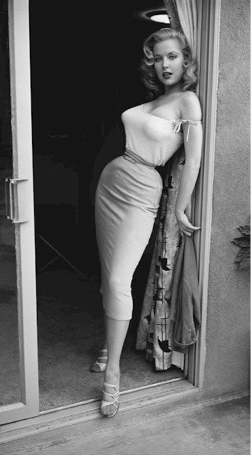 Betty Brosmer Istanbulhawk