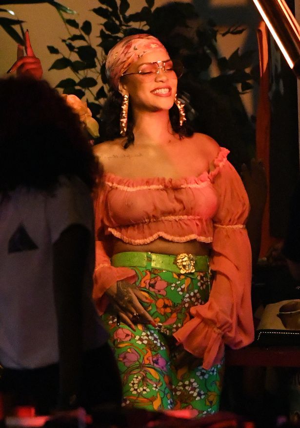 Rihanna Shows Her Boobs In A See Through Top Nudecelebritiesml