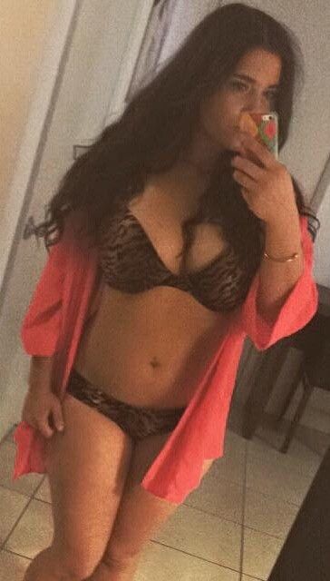 Thick Honey Showing Off The Goods Ve75