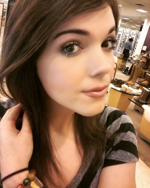 Kristina Konwerski Glamorous Celsogarra