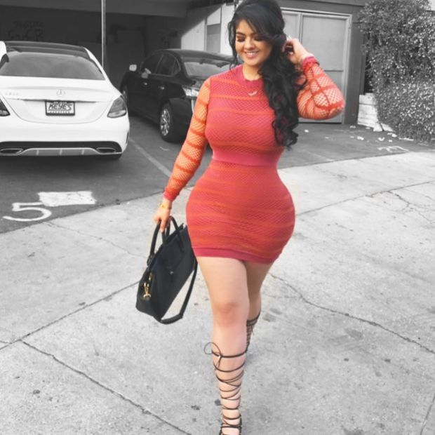 Graciela Montes Showing Hourglass Curves Jacksons