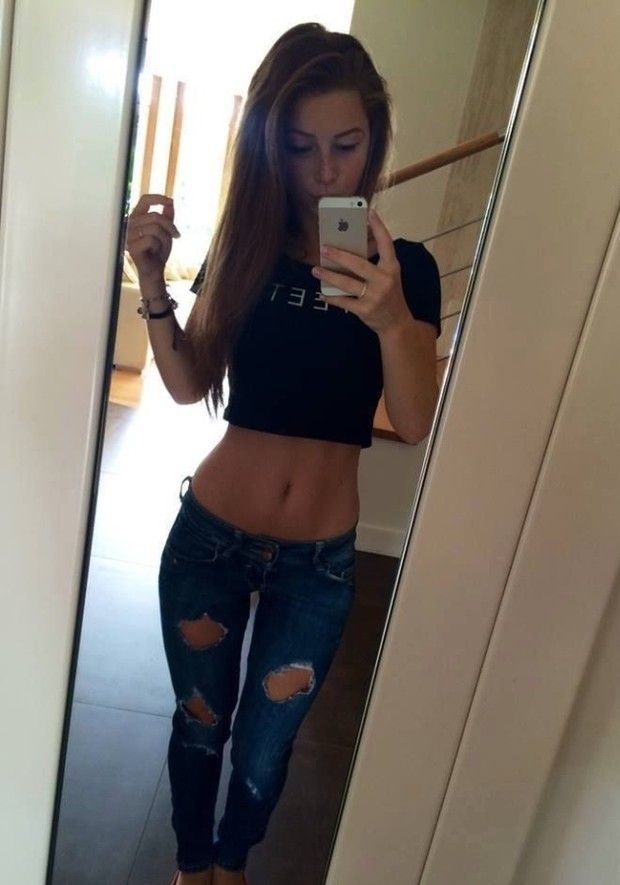 Hot Teen In Jeans Selfie Hoppo