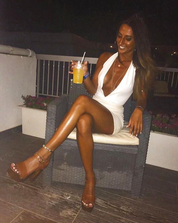 Tanned Bimbo In White Clevy Dress Jerker6996