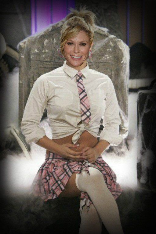 Julie Bowen Blueking